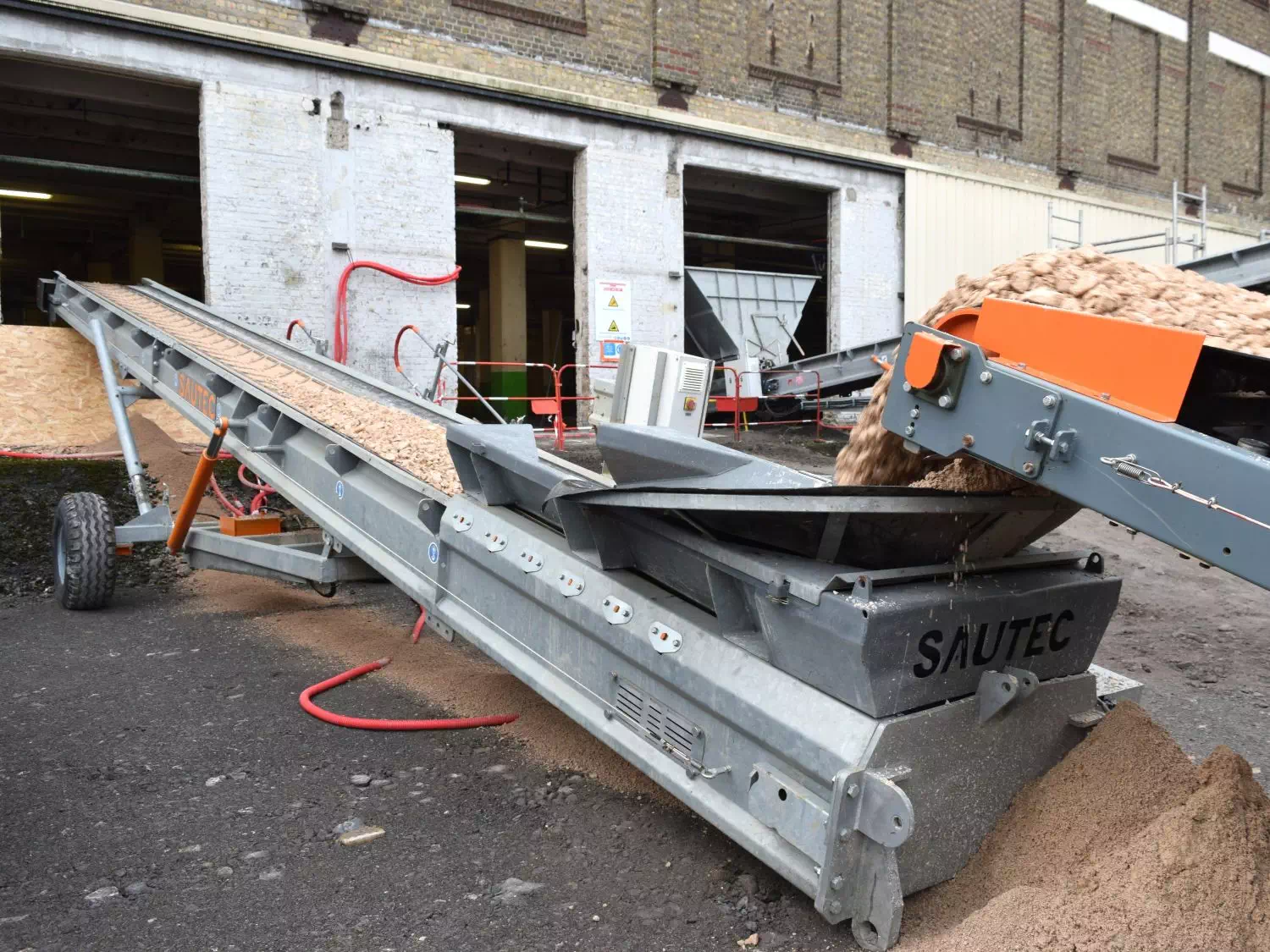 Conveyor belts: the flexible solution for earthworks.